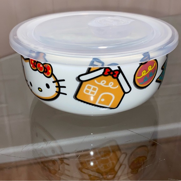 Hello Kitty | Kitchen | Brand New Hello Kitty 55 Bowl With Lid | Poshmark